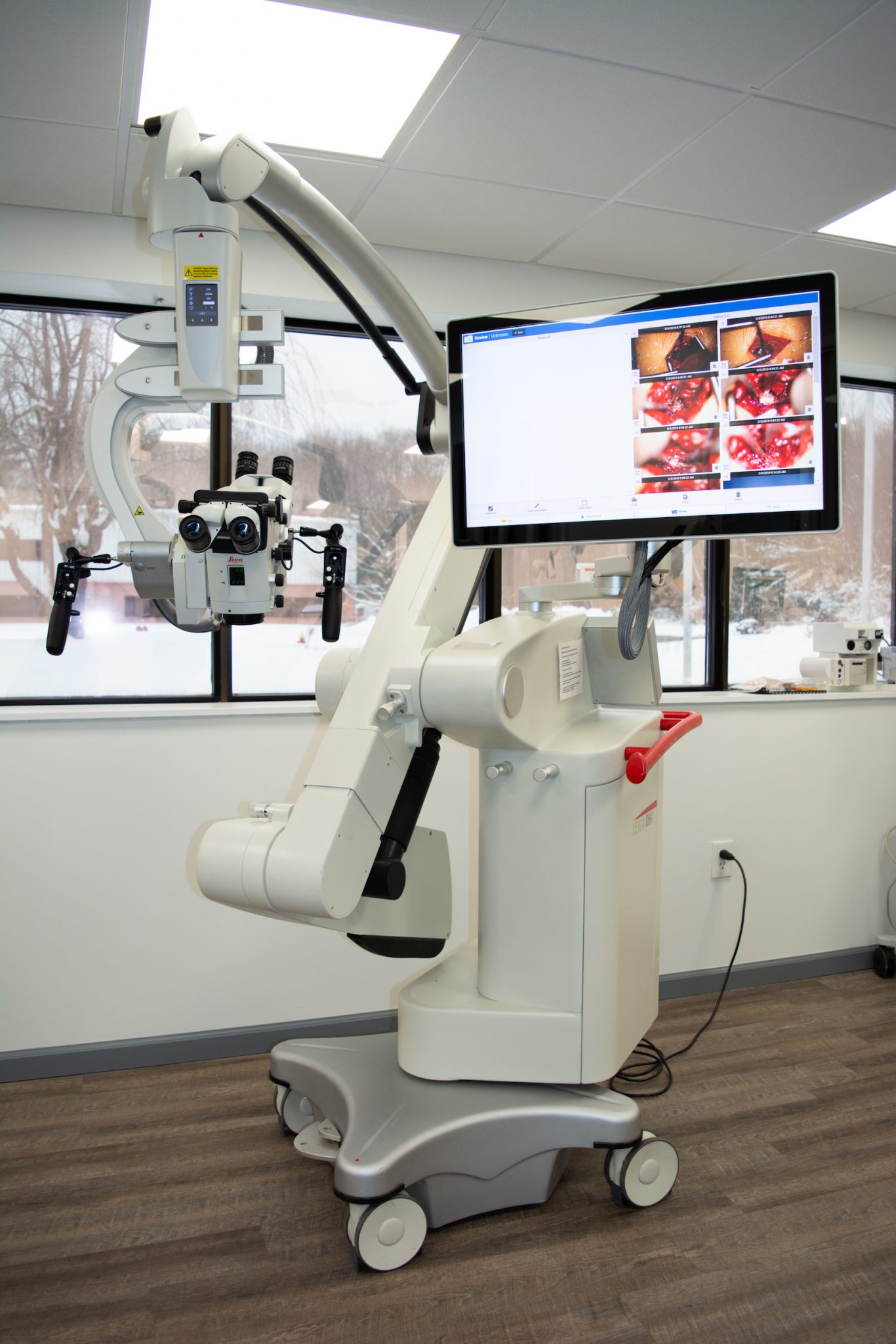 Surgical Microscopes In The Medical Field : Leica & Ziess