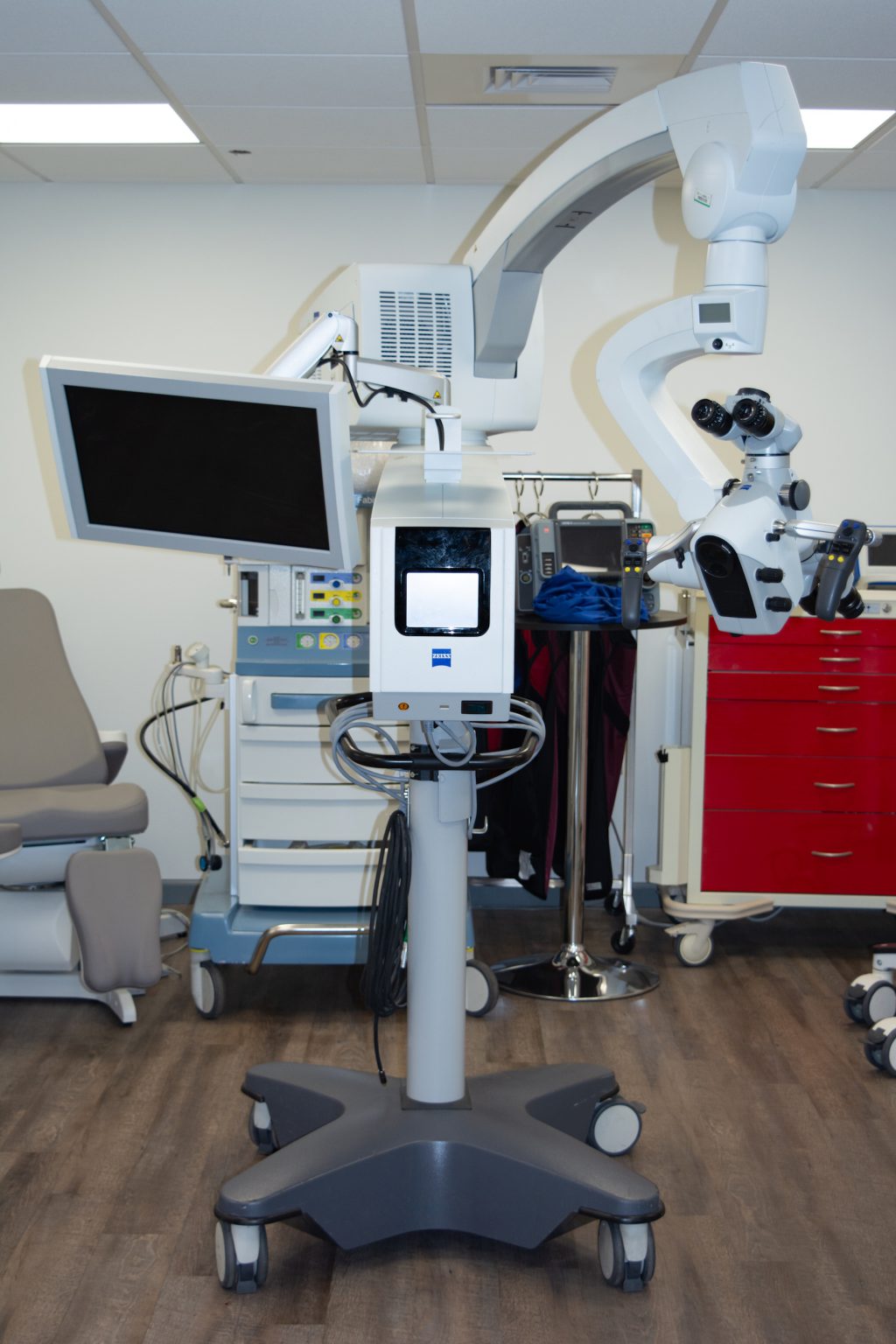 Surgical Microscopes In The Medical Field : Leica & Ziess